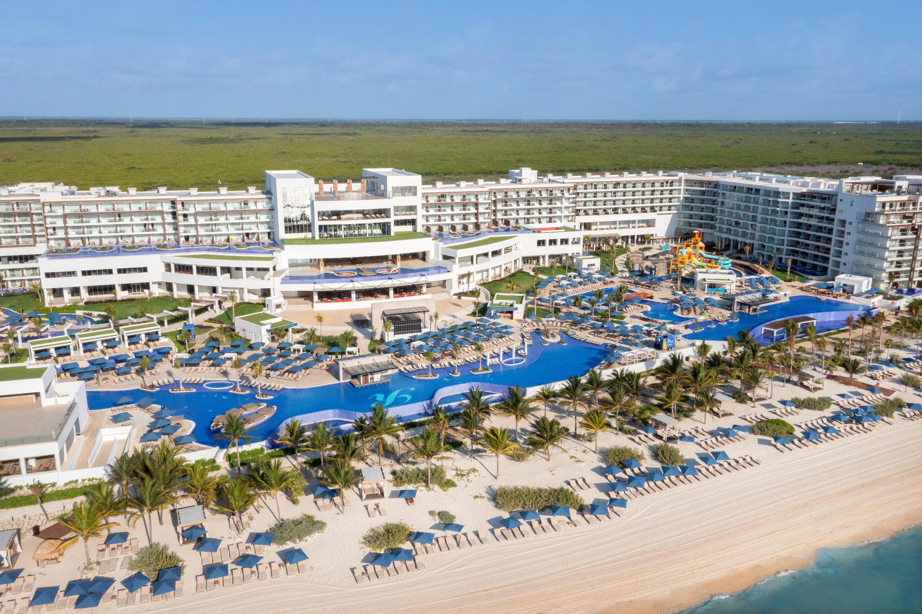Whitney-and-Joshua-Royalton-Splash-Riviera-Cancun-Wedding | Destify ...